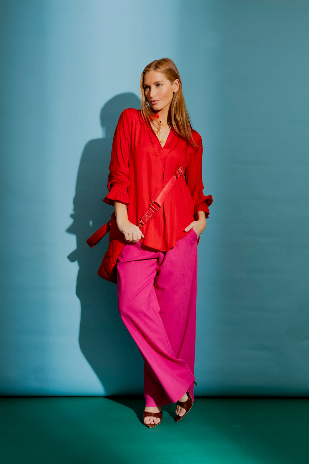 Red Femme Blogger Shirt – Motto AU
