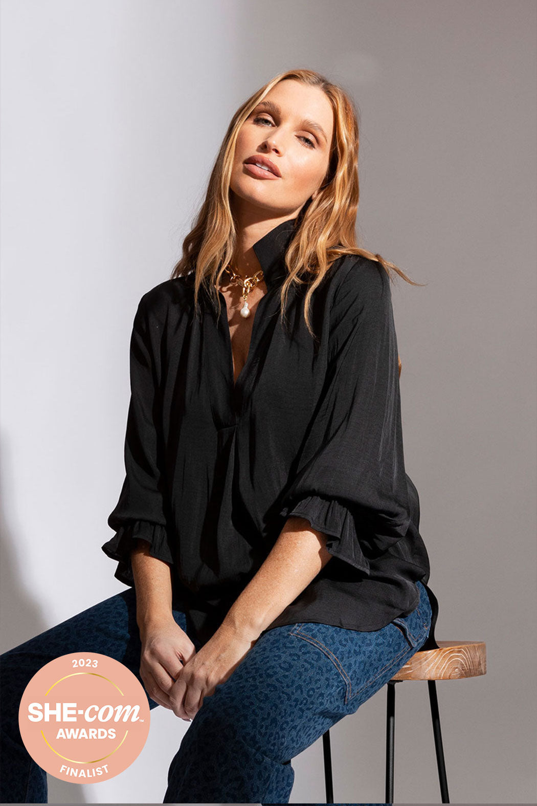 Black Femme Blogger Shirt – Motto AU