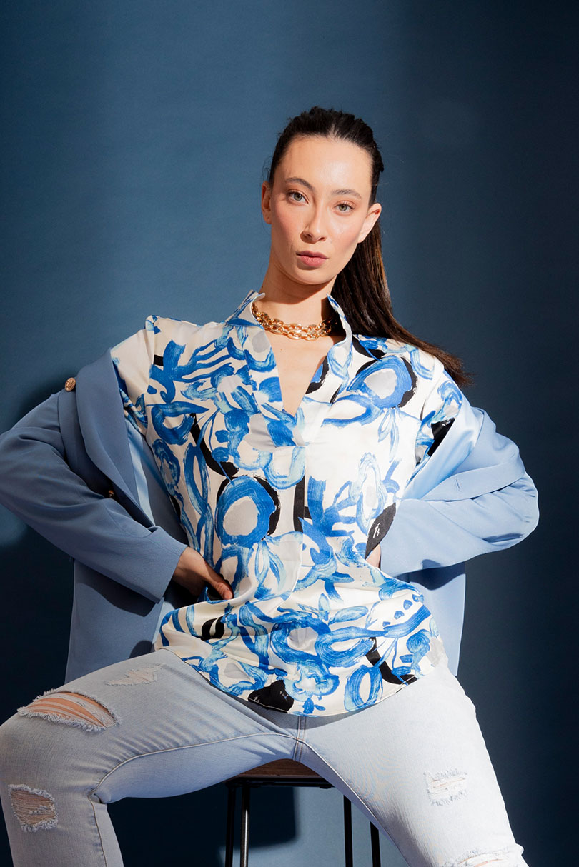 Blue/White Femme Blogger Shirt – Motto AU
